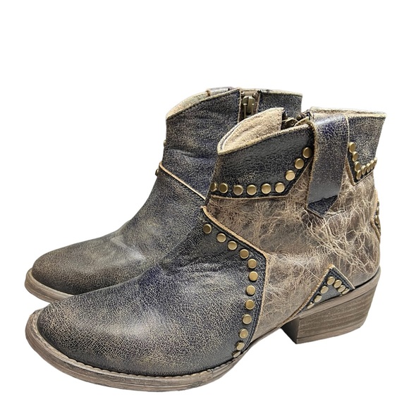 Circle G | Shoes | Circle G Black And Brown Star Studded Ankle Boot ...